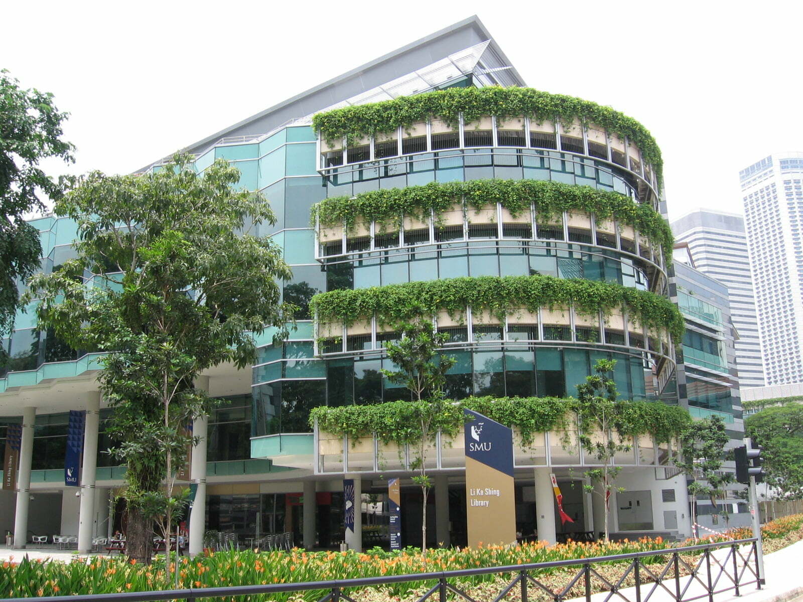 TOP 5 BEST UNIVERSITIES OF SINGAPORE International Students Guide TOP 5 BEST UNIVERSITIES OF SINGAPORE International Students Guide